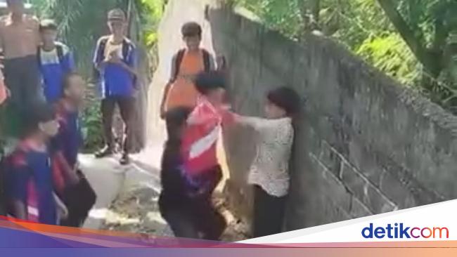 Viral Video Siswa SMP di Blitar Dikeroyok Teman Saat MPLS