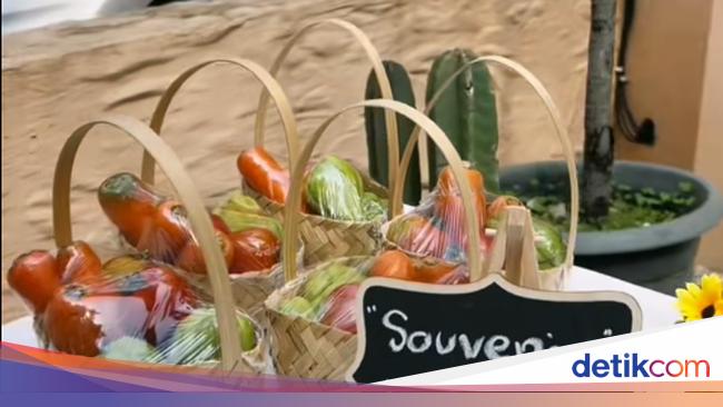 Pernikahan di Bandung Ini Viral, Bagi-Bagi Sayur Segar dari Kebun