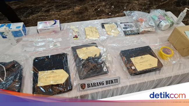 Penampakan Lakban Kuning Barang Bukti Tewasnya Diplomat Kemlu