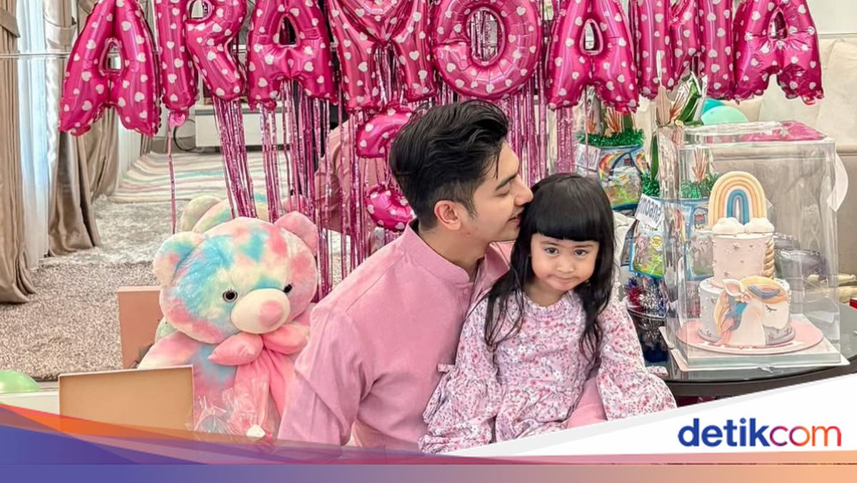 8 Beda Gaya Ria Ricis & Teuku Ryan Rayakan Ultah Moana, Ada yang Capai ...