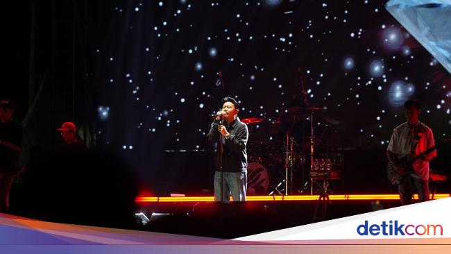 Cara UM Surabaya Pahami Komunikasi Gen-Z Lewat Konser Musik