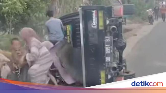 Viral Pikap Bawa Rombongan Emak-emak Terbalik di Gowa, Sopir Ugal-ugalan