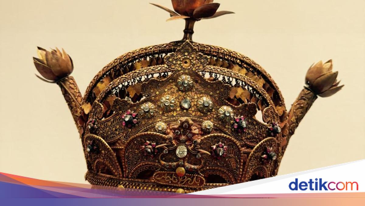 Sejarah! Mahkota-Pedang Sultan Syarif Kasim II Mejeng di Kenduri Melayu ...