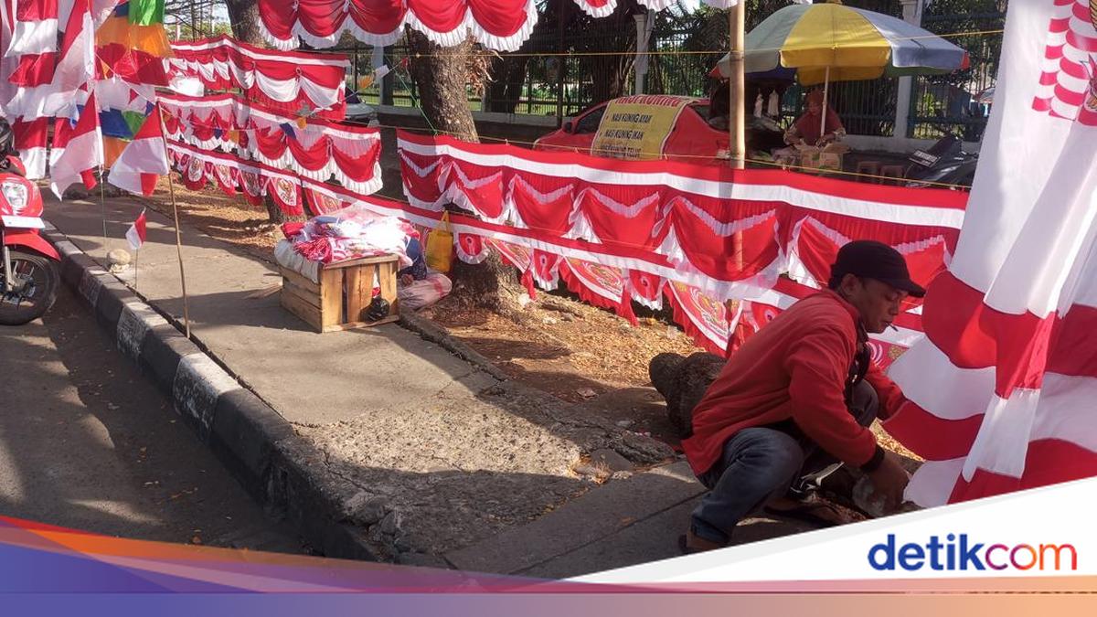 Penjual Bendera di Makassar Keluhkan Sepi Pembeli, Warga Malah Cari One ...