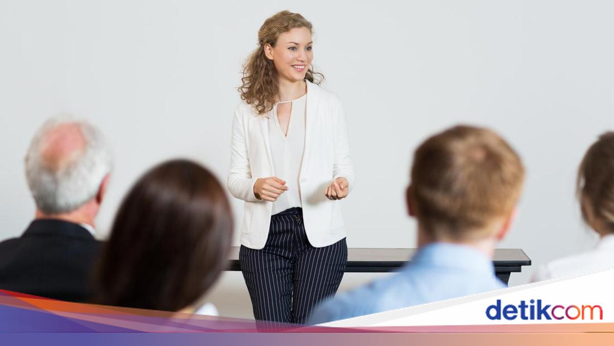 15 Contoh Perkenalan Diri untuk Guru Baru di SD, SMP, dan SMA