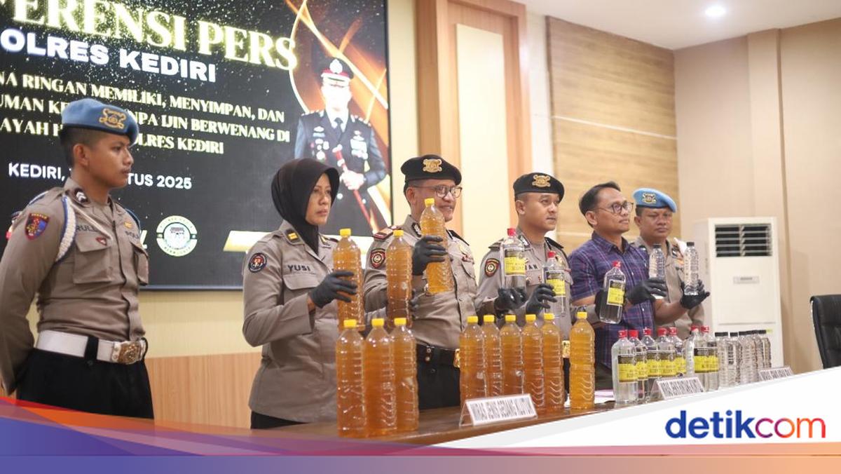 Gudang Miras Ilegal di Kediri Digerebek, Ribuan Botol Disita