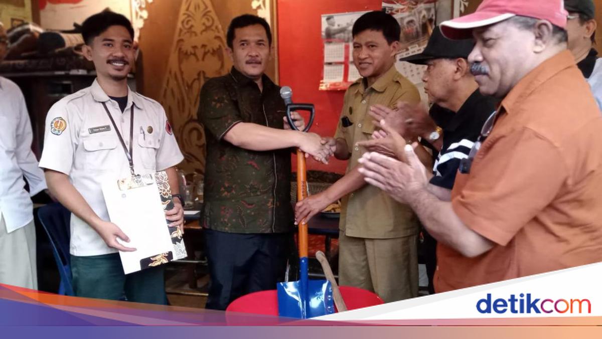 Legislator Eko Suwanto Serahkan Alat Penanggulangan Bencana untuk Baciro