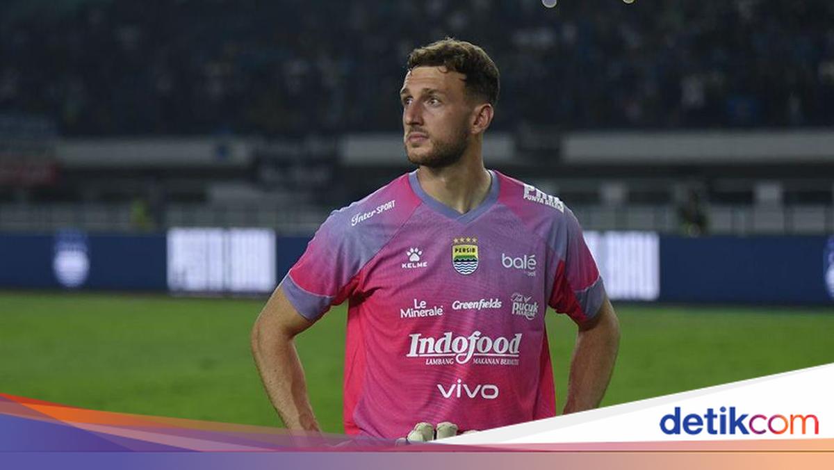 Adam Przybek Latihan Kembali Bersama Persib Bandung
