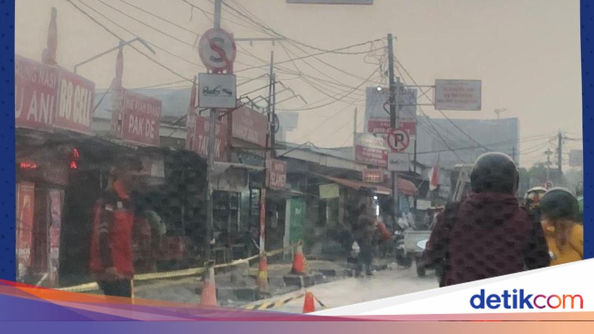 Lalin Depan Terminal Kalideres Arah Cengkareng Macet Imbas Perbaikan Jalan