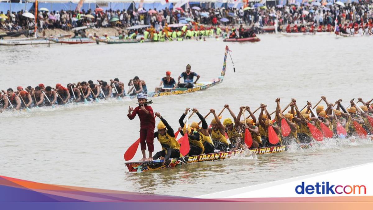 Bintang Emas Cahaya Intan Juara Pacu Jalur 2025 di Tepian Narosa