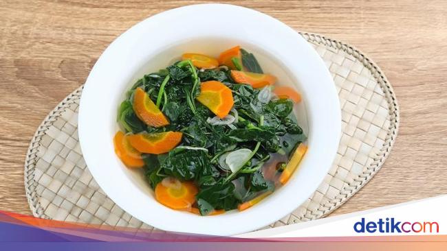 Resep Sayur Bayam Bening Campur Wortel yang Sederhana dan Bernutrisi