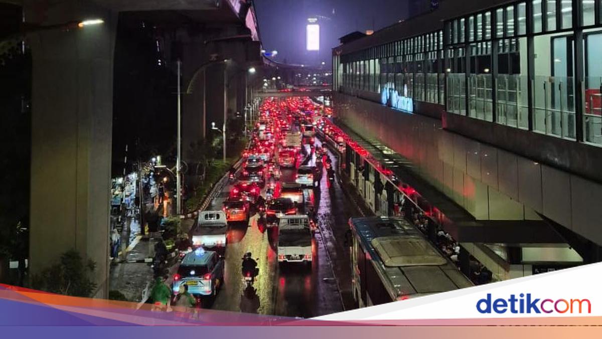 Titik Macet Malam Ini di Jakarta Saat Pulang Kerja, Hujan Reda, Bubaran ...