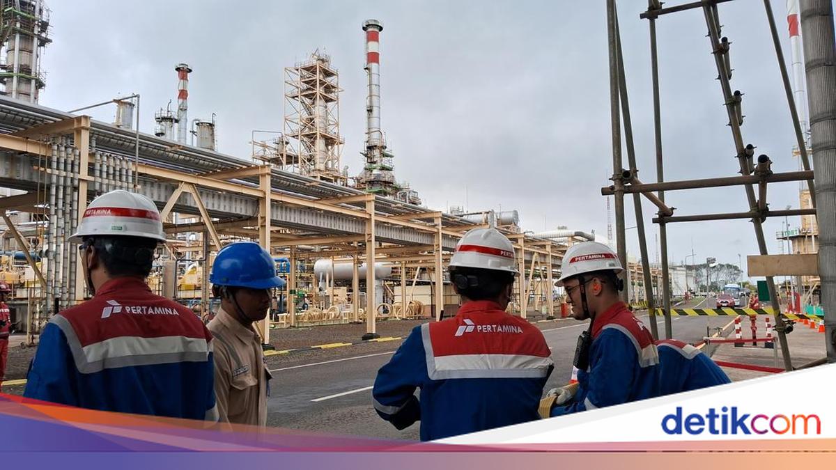 Kilang di Cilacap & Dumai Diklaim Tekan Impor Bensin sampai 10%