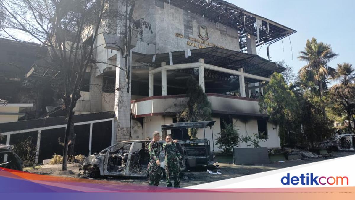 Kondisi Terkini Gedung DPRD Makassar Usai Dibakar Massa Semalam