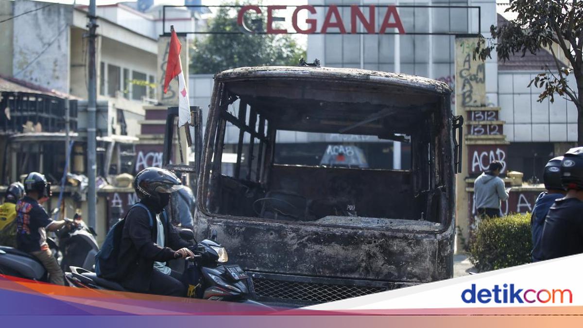 Markas Gegana di Kramat Raya Porak-Poranda, Dua Bus Hangus Terbakar