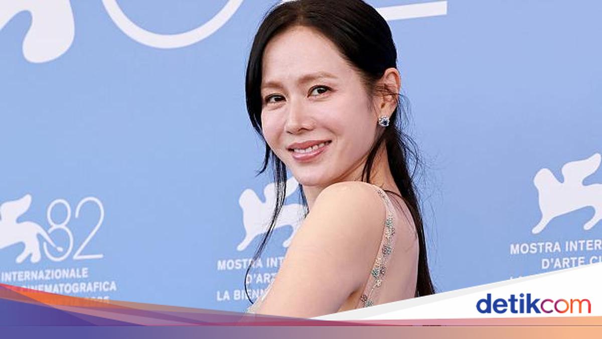 Son Ye Jin Pakai Hanbok Lagi di Drakor Setelah 24 Tahun