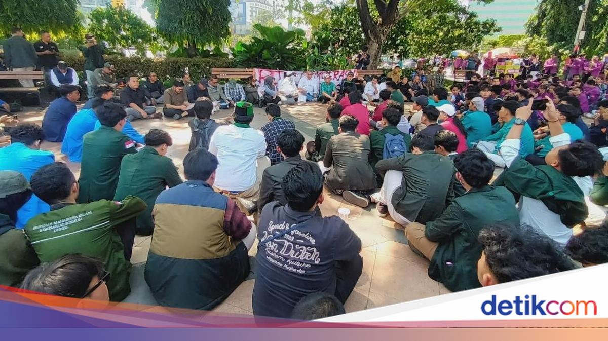 Demo Mahasiswa Semarang Desak Pembebasan Rekannya Sejak 25 Agustus