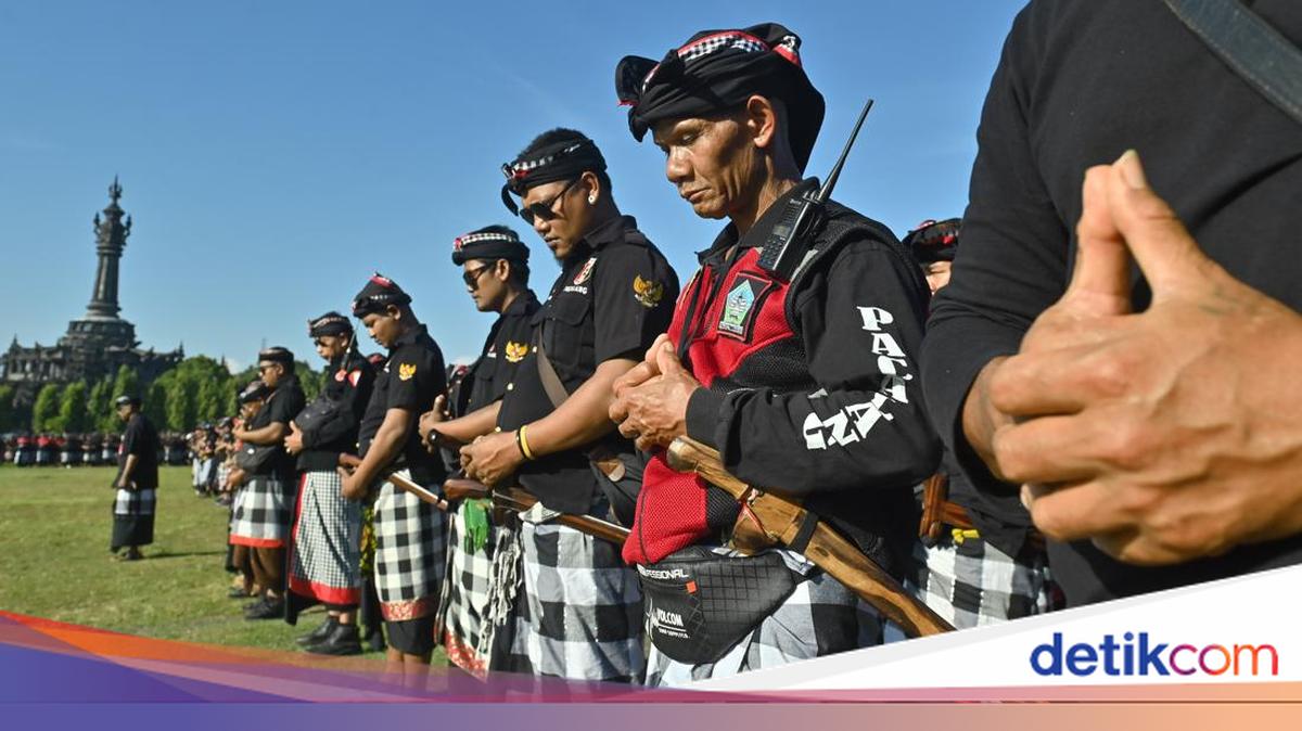 Ribuan Pecalang Bali Gelar Apel Akbar, Siap Jaga Keamanan Pulau Dewata