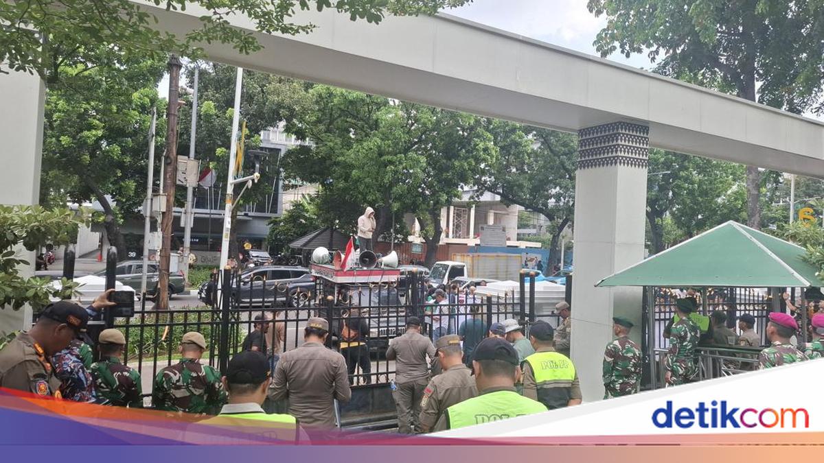 Massa Demo DPRD DKI Jakarta, Minta Transparansi Tunjangan Rumah Rp 70 Juta