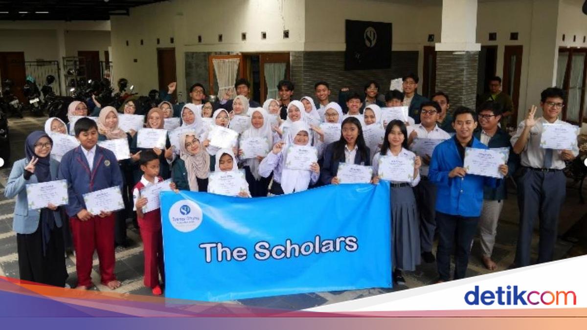 Syamsi Dhuha Foundation Salurkan Beasiswa untuk 47 Mahasiswa dan Pelajar