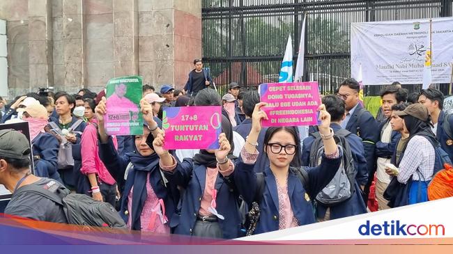 Poster Satire Mahasiswa yang Turun Lagi ke DPR Tagih 17 Tuntutan Rakyat