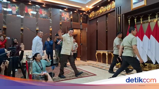 Menhan Sjafrie Sjamsoeddin Jadi Menko Polkam Ad Interim