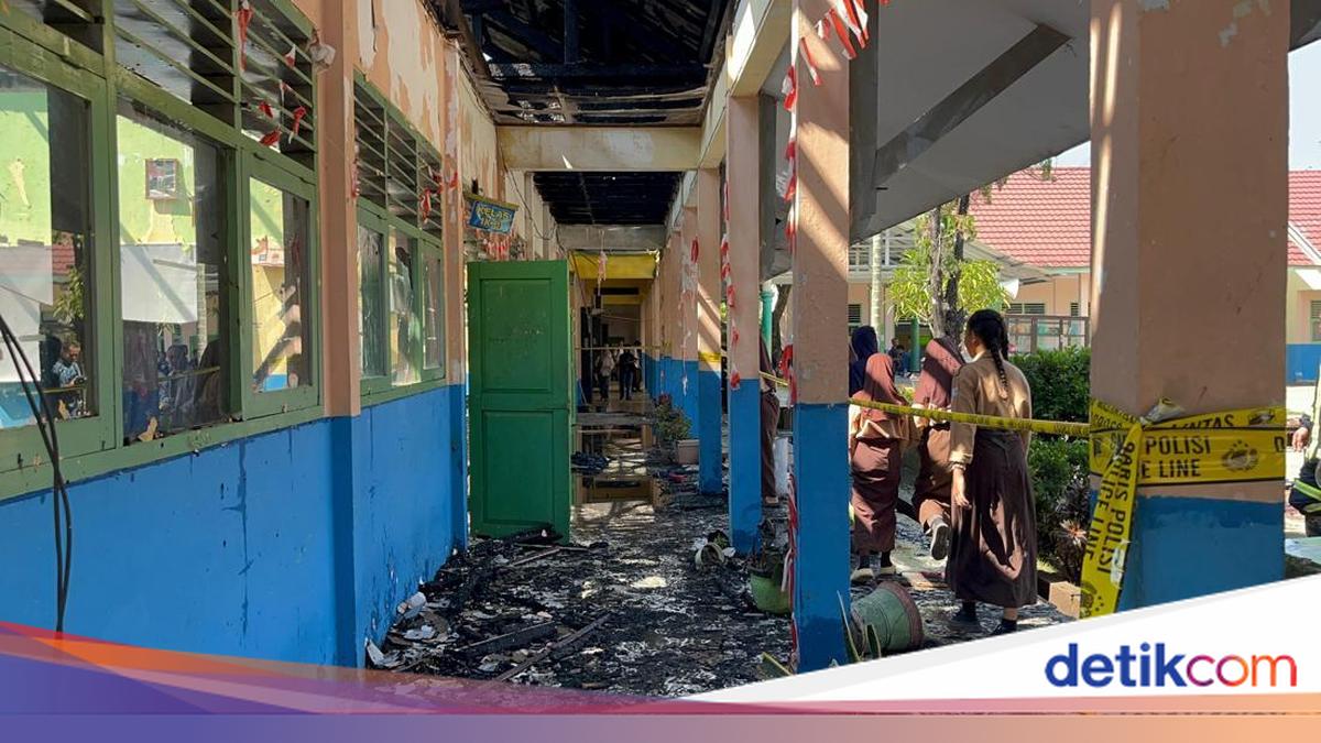 KBM Tetap Berjalan Usai SMP 20 Jambi Terbakar, Siswa Belajar di ...