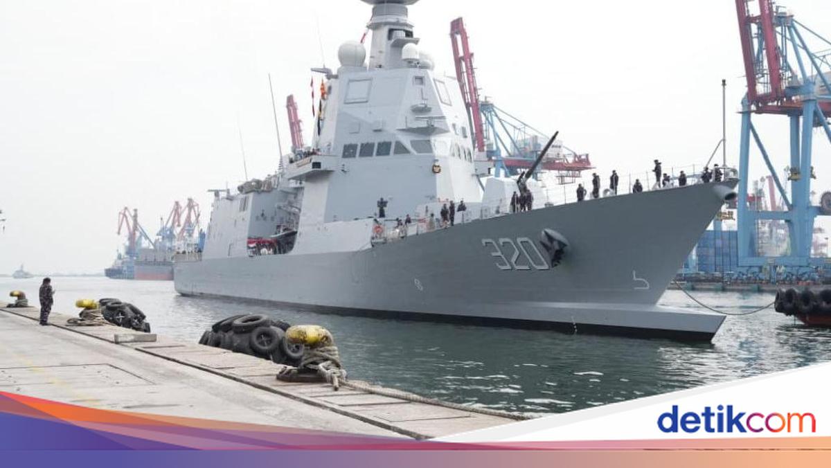 Intip Spesifikasi Kapal Perang KRI Brawijaya-320 yang Baru Bersandar di ...