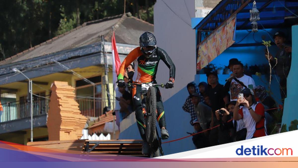 Keseruan Para Downhiller Tampil di Kejuaraan 76 IDH URBAN 2025 di Pasuruan