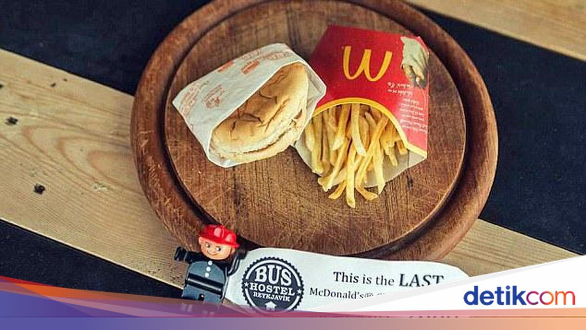 Gerainya Tutup 16 Tahun Lalu, Burger McD Ini Berakhir Jadi Fosil