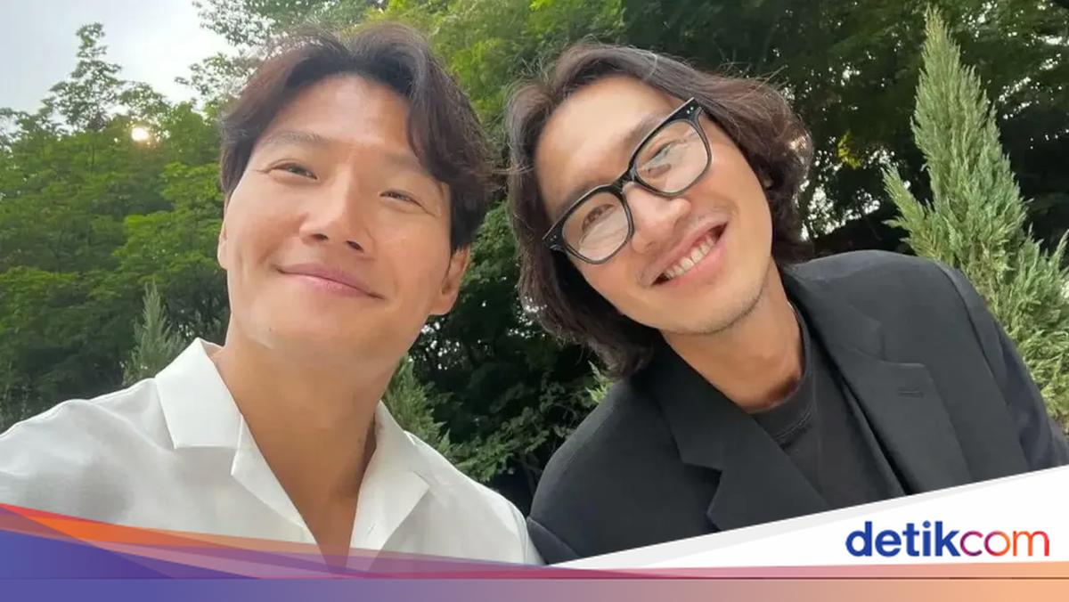 Lee Kwang Soo Absen di Nikahan Kim Jong Kook, Bukan Gak Diundang