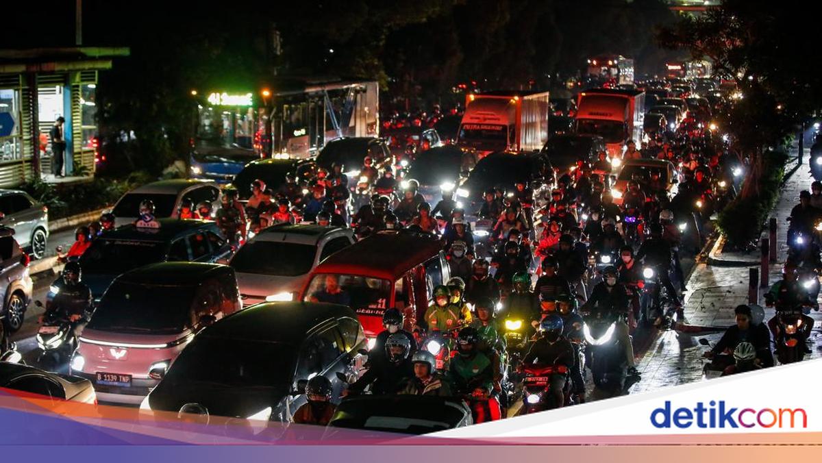 Hampir Semua Ruas Jalan Jakarta Macet Malam Ini, Polisi Ungkap Penyebabnya