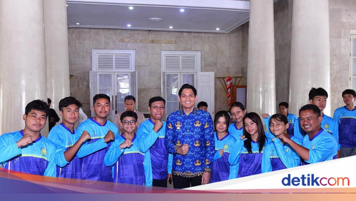 Lepas Atlet ke POPDA XIV Jabar, Bupati Lucky: Hadapi Lawan dengan Pede