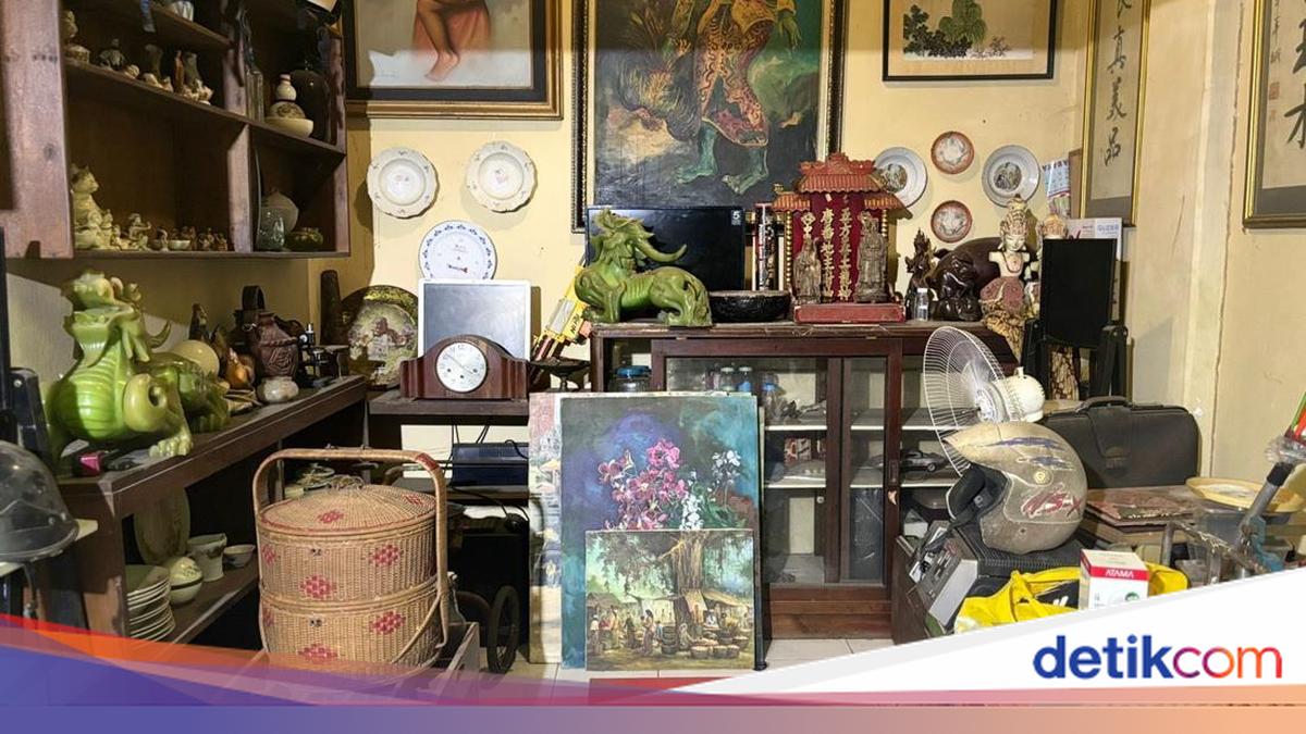Menilik Pasar Nostalgia, Surga Pencinta Barang Antik di Surabaya