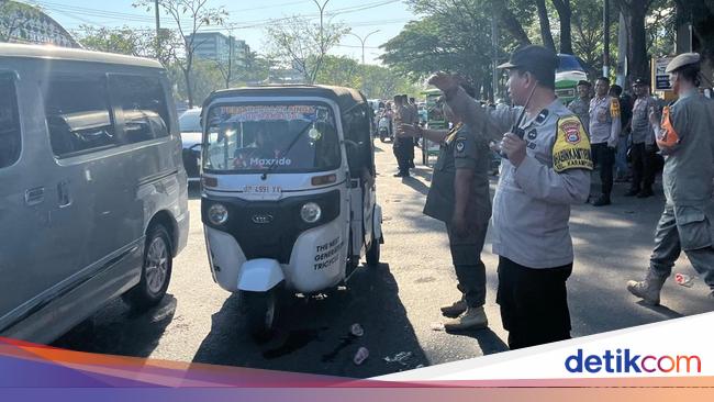 Nakes Demo di Depan Kantor Gubernur Sulsel Bubar, Lalin Kembali Normal
