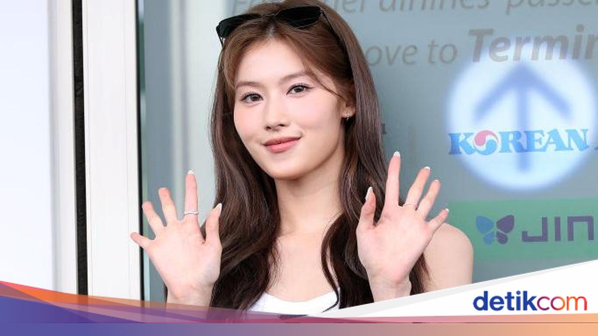 Tank Top Putih Prada, Simbol Status Mewah Tersembunyi di Balik Gaya Simple