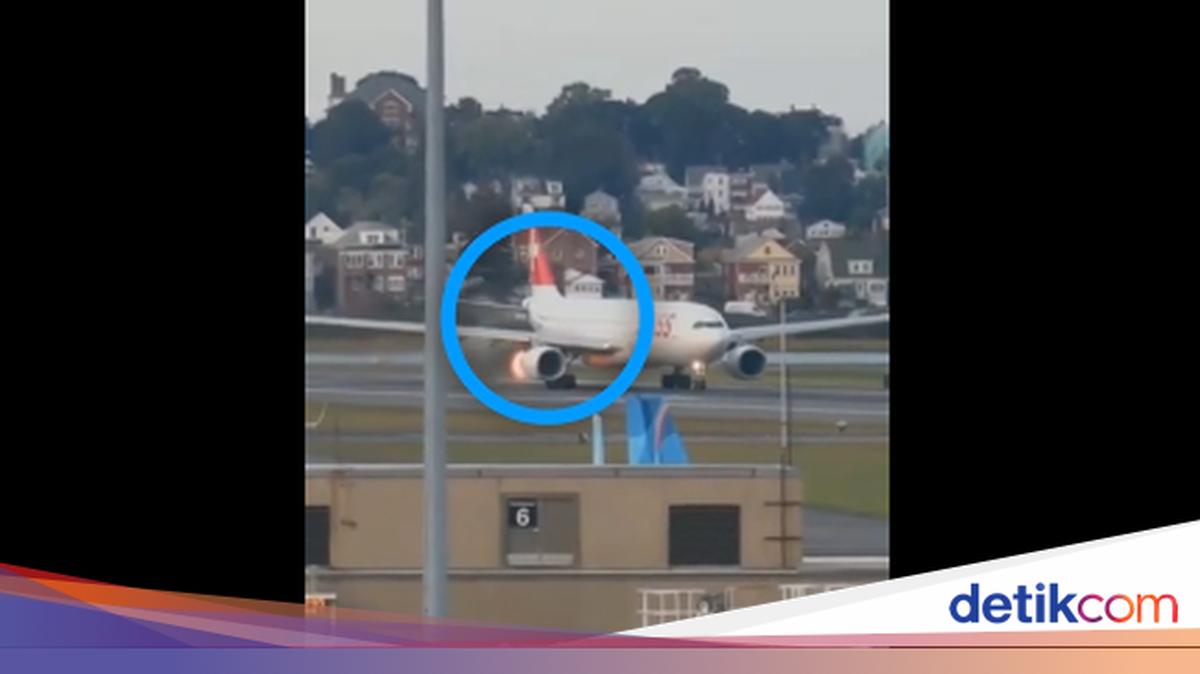 Sudah Siap-siap Terbang, eh Tiba-tiba Api Menyembur dari Mesin Pesawat