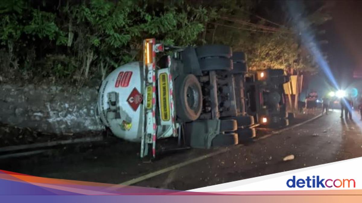 Truk Tangki Muatan Gas Terguling di Patuk Gunungkidul, 1 Orang Tewas