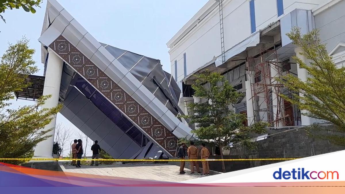 Teras Gedung KPT Brebes Ambruk, Ternyata Digarap Kontraktor Bermasalah