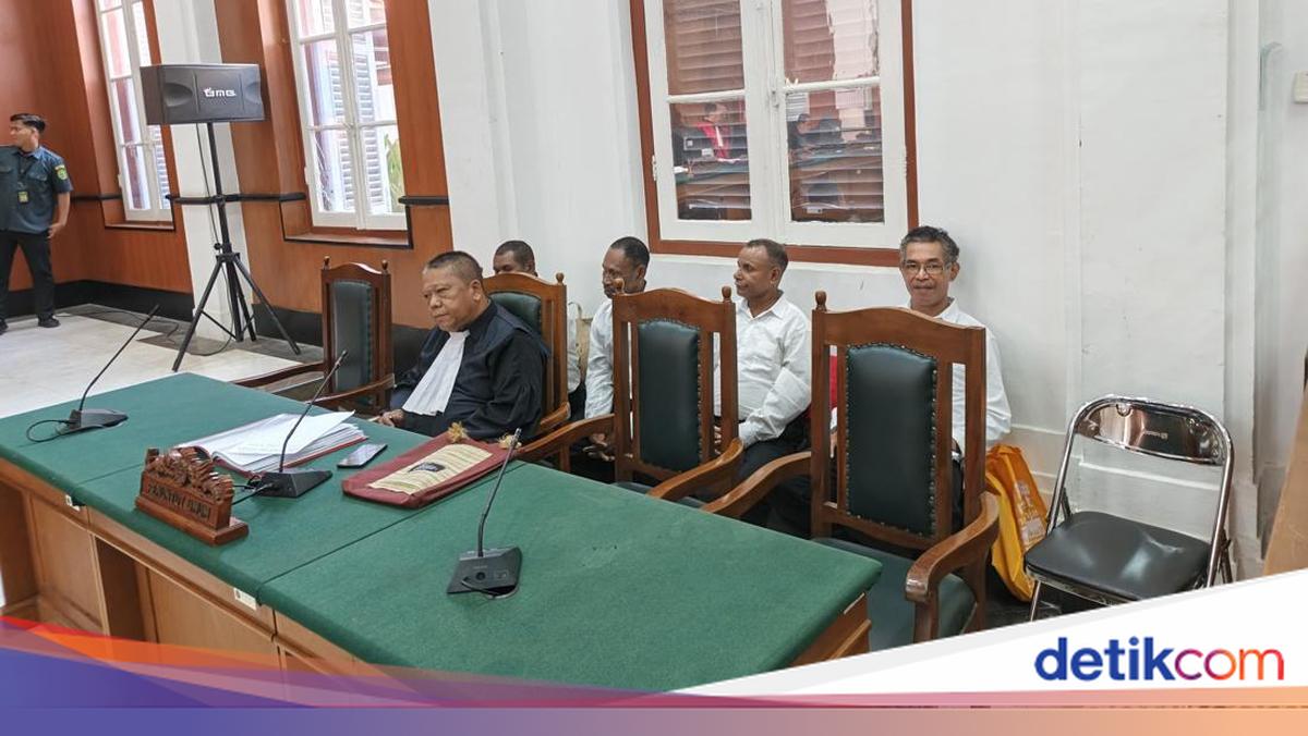 4 Petinggi NFRPB Terdakwa Kasus Makar Papua Barat Dituntut 8 Bulan Penjara