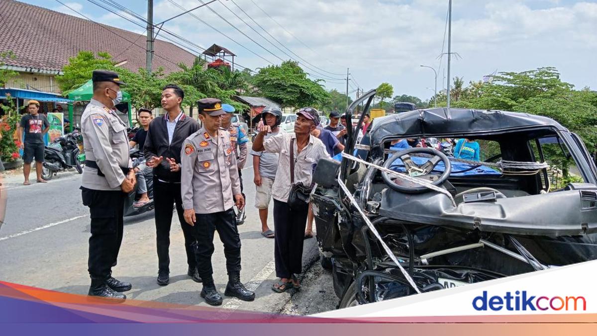 Adu Banteng Bus Vs Pikap di Piyungan Bantul, 1 Korban Tewas Terjepit