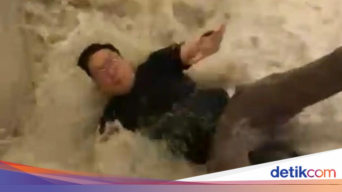 Detik-detik Pintu Kaca Hotel Fullerton Hong Kong Hancur Dihantam Topan ...