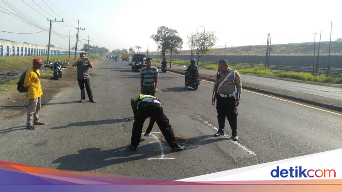 Pemotor Tewas Tabrak Belakang Truk di Porong Diduga Mengantuk