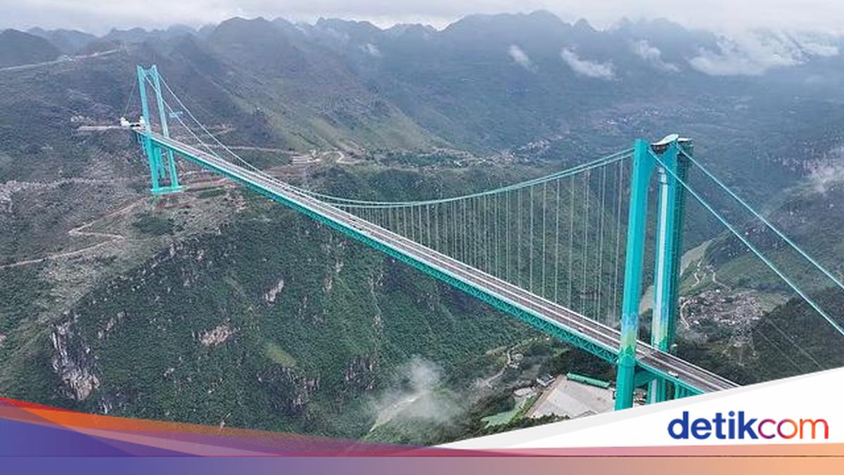 Tertinggi di Dunia, Jembatan di China Mulai Beroperasi