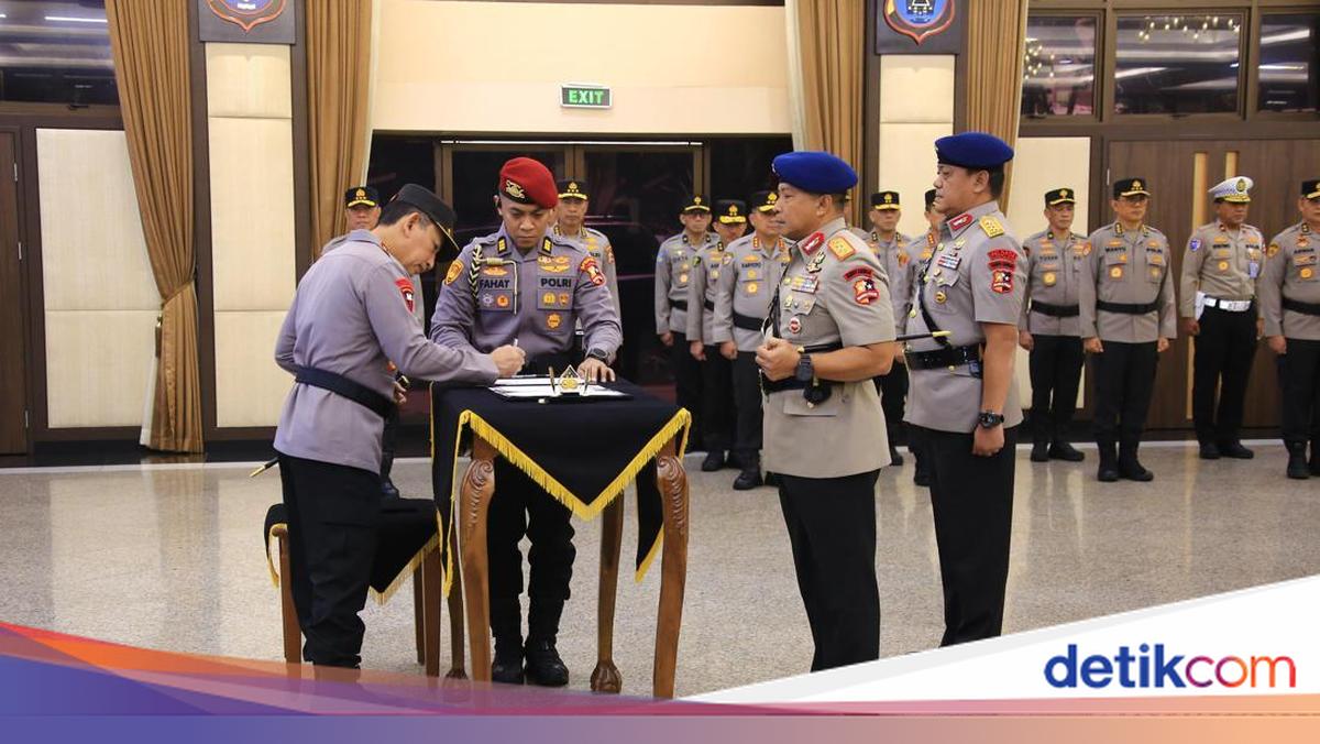 Kapolri Pimpin Sertijab Kabaintelkam dan Dankor Brimob Polri