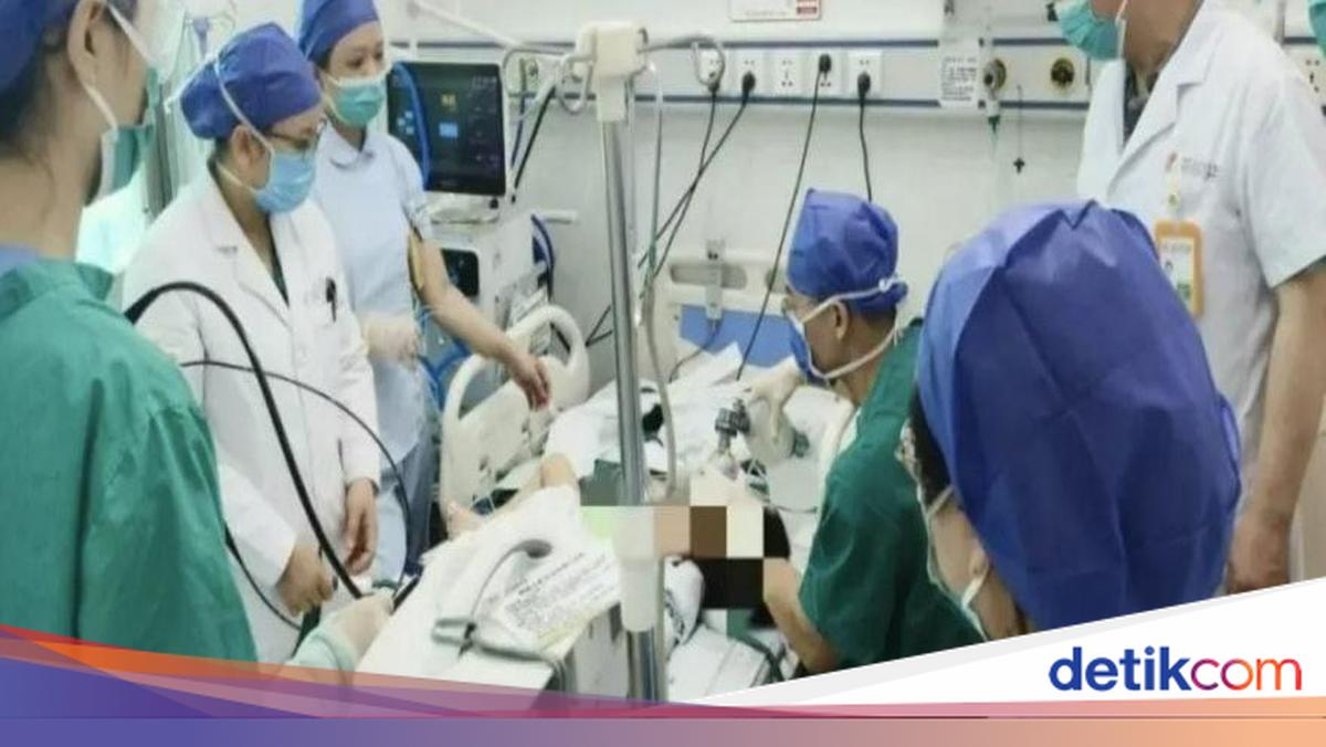 Balita Ini Nyaris Tewas Usai Minum Sup Panas Pakai Sedotan