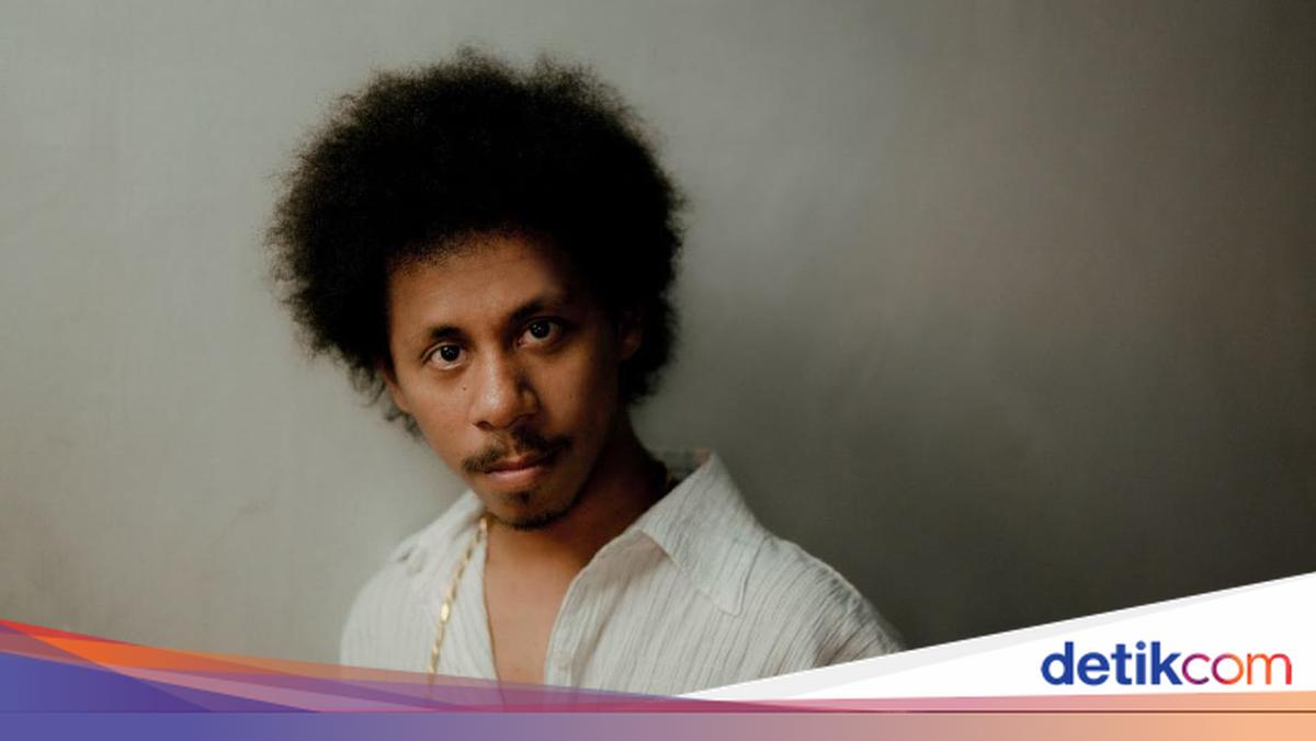 Lirik dan Chord Bersenja Gurau - Raim Laode, "Selalu Ada Pelangi"