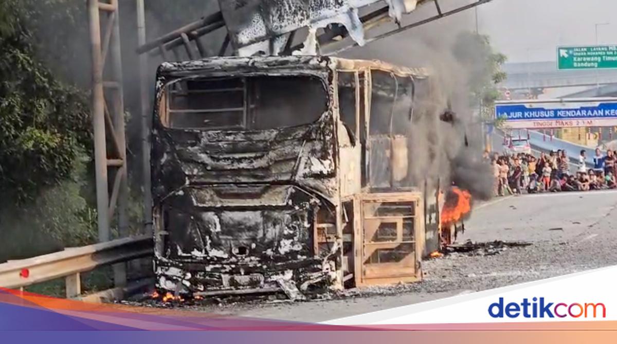 Bus Damri Terbakar di Tol Cikampek, Seluruh Penumpang Dievakuasi