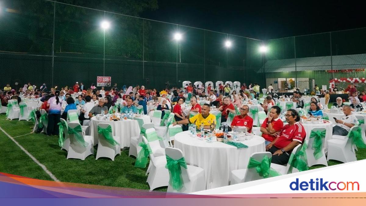 Unik! Pernikahan Bertema Liverpool di Lapangan Bola, Tamu Wajib Pakai ...