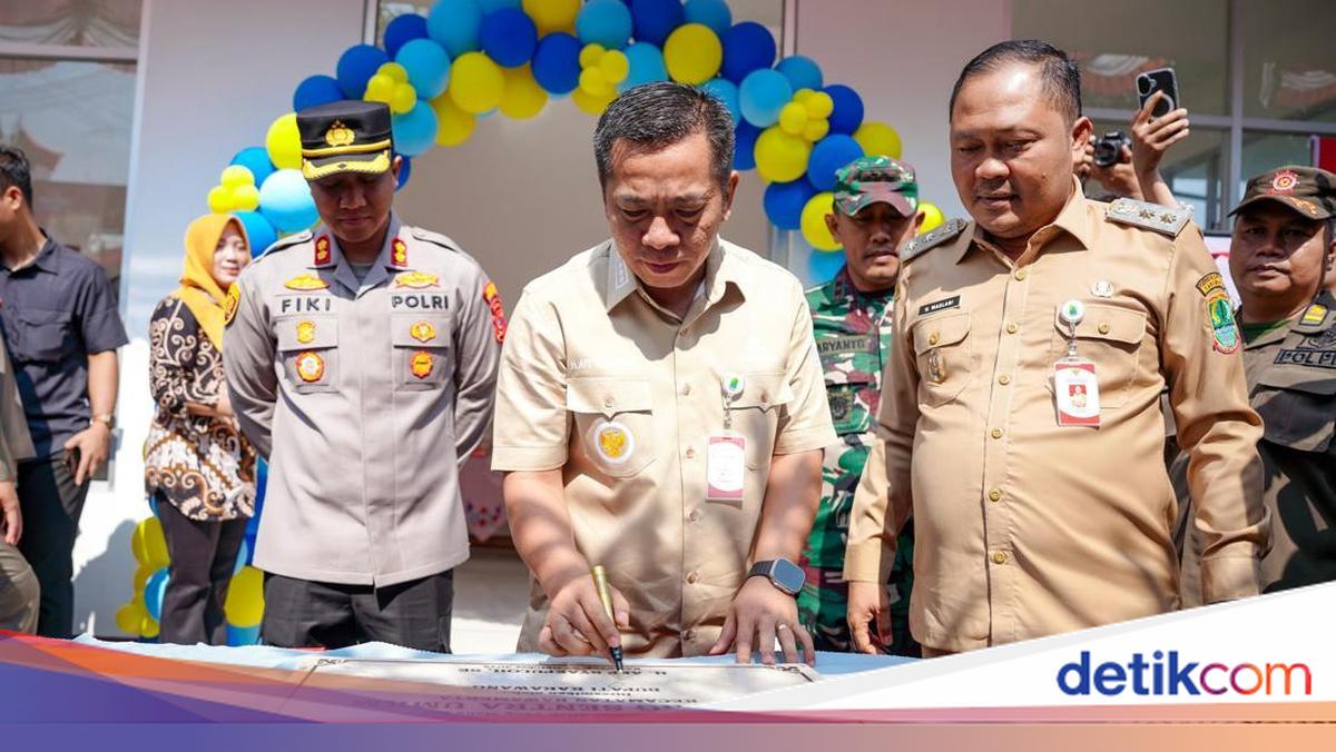 Gerakan Ekonomi Lokal, Bupati Aep Resmikan Sentra UMKM di Rawamerta